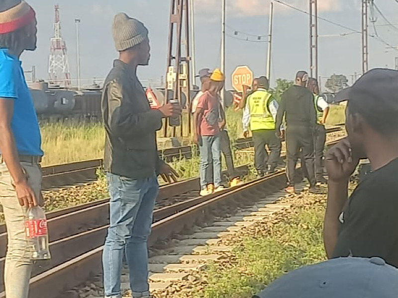 Stolen railway leaves passengers stranded | Scrolla.Africa