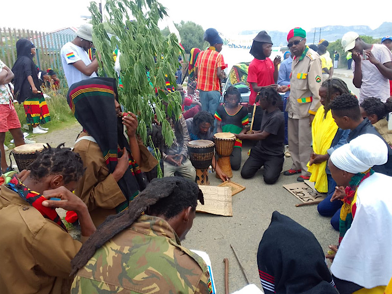 Rastas getting high for justice on the court steps | Scrolla.Africa