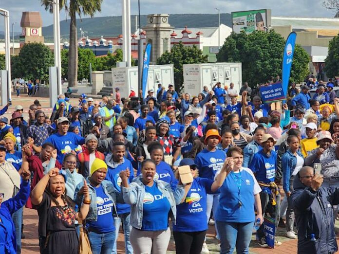 South Africa’s single mothers left to fend for themselves - Scrolla.Africa