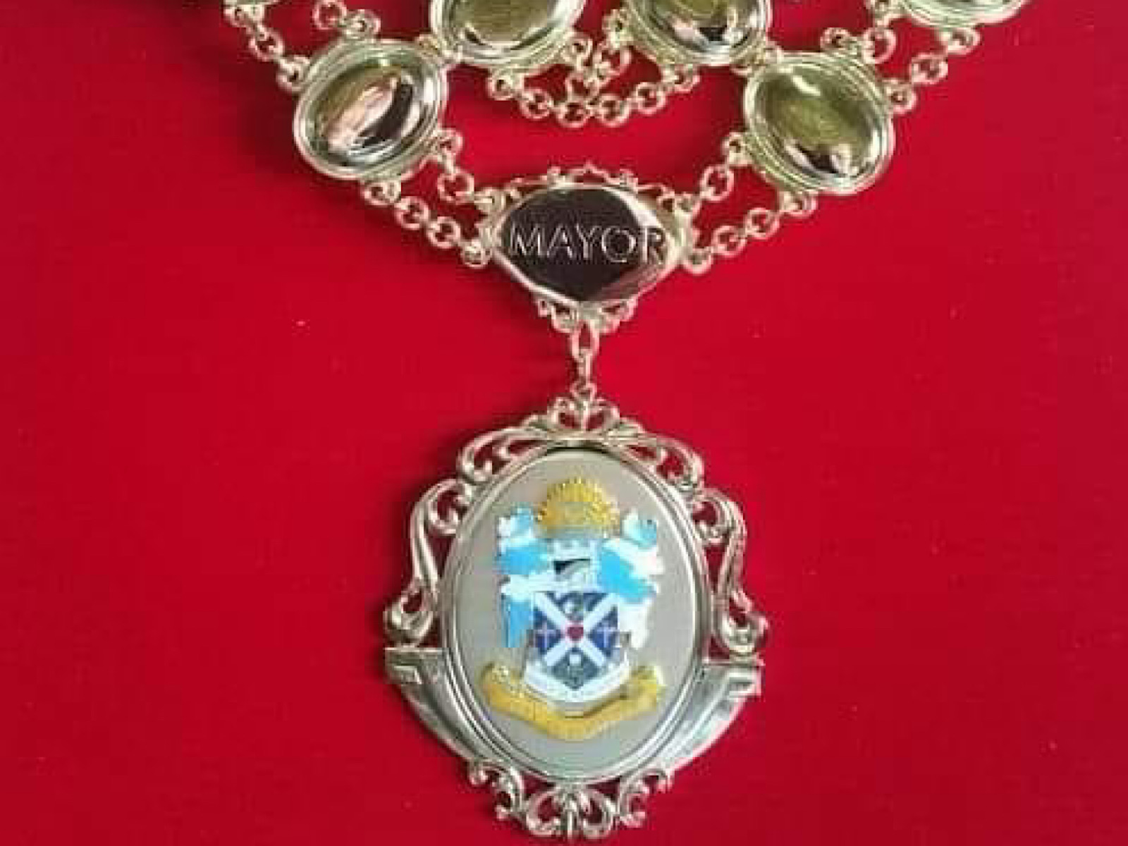 Clerk suspended in mayoral jewels drama - Scrolla.Africa