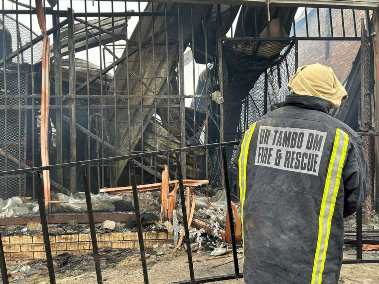 Workers fear for jobs after 10 businesses burn down - Scrolla.Africa
