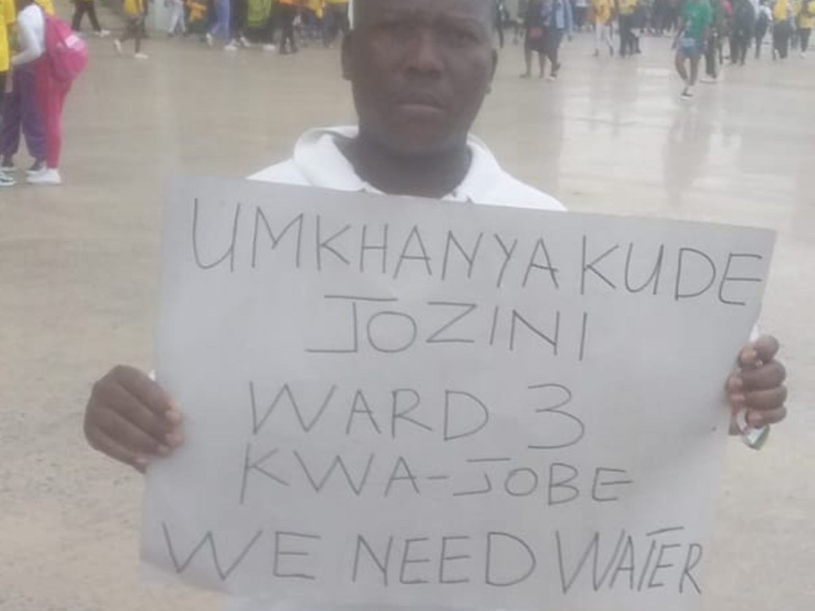 ANC member begs for water at manifesto launch - Scrolla.Africa
