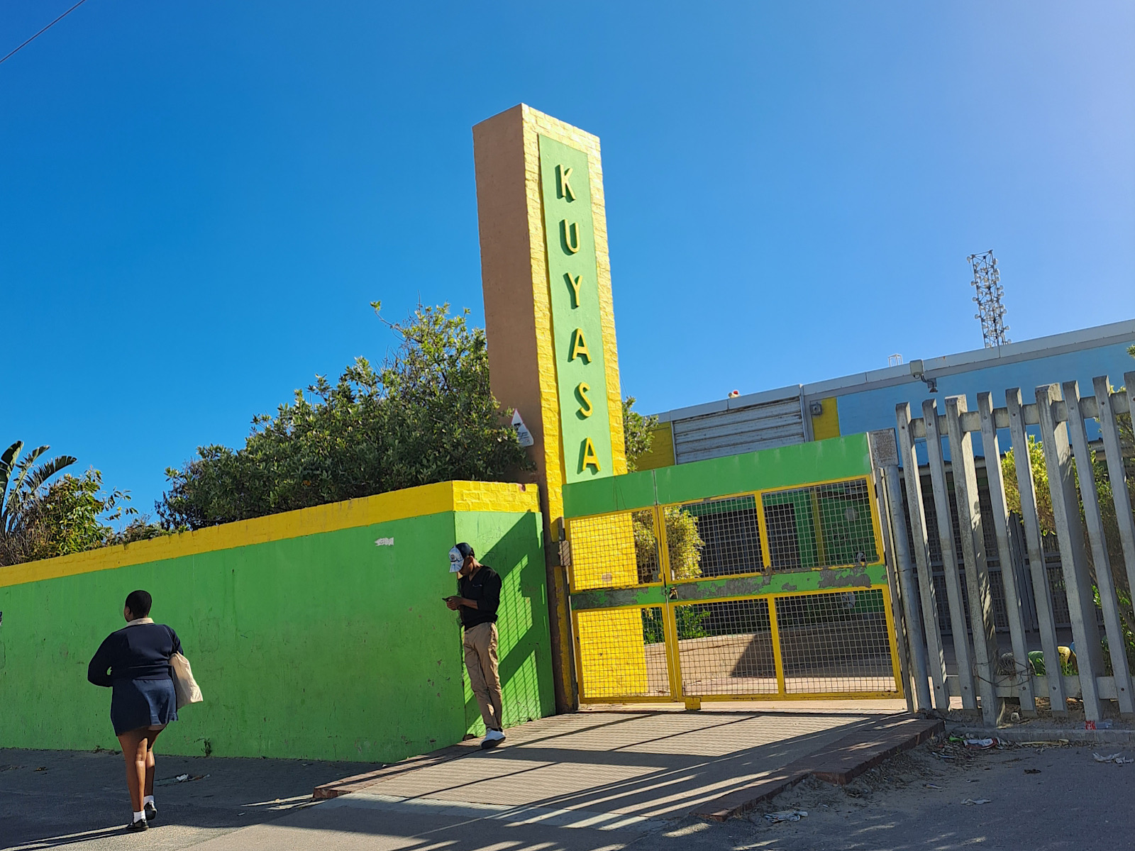 Filthy stink stops kids going to school - Scrolla.Africa