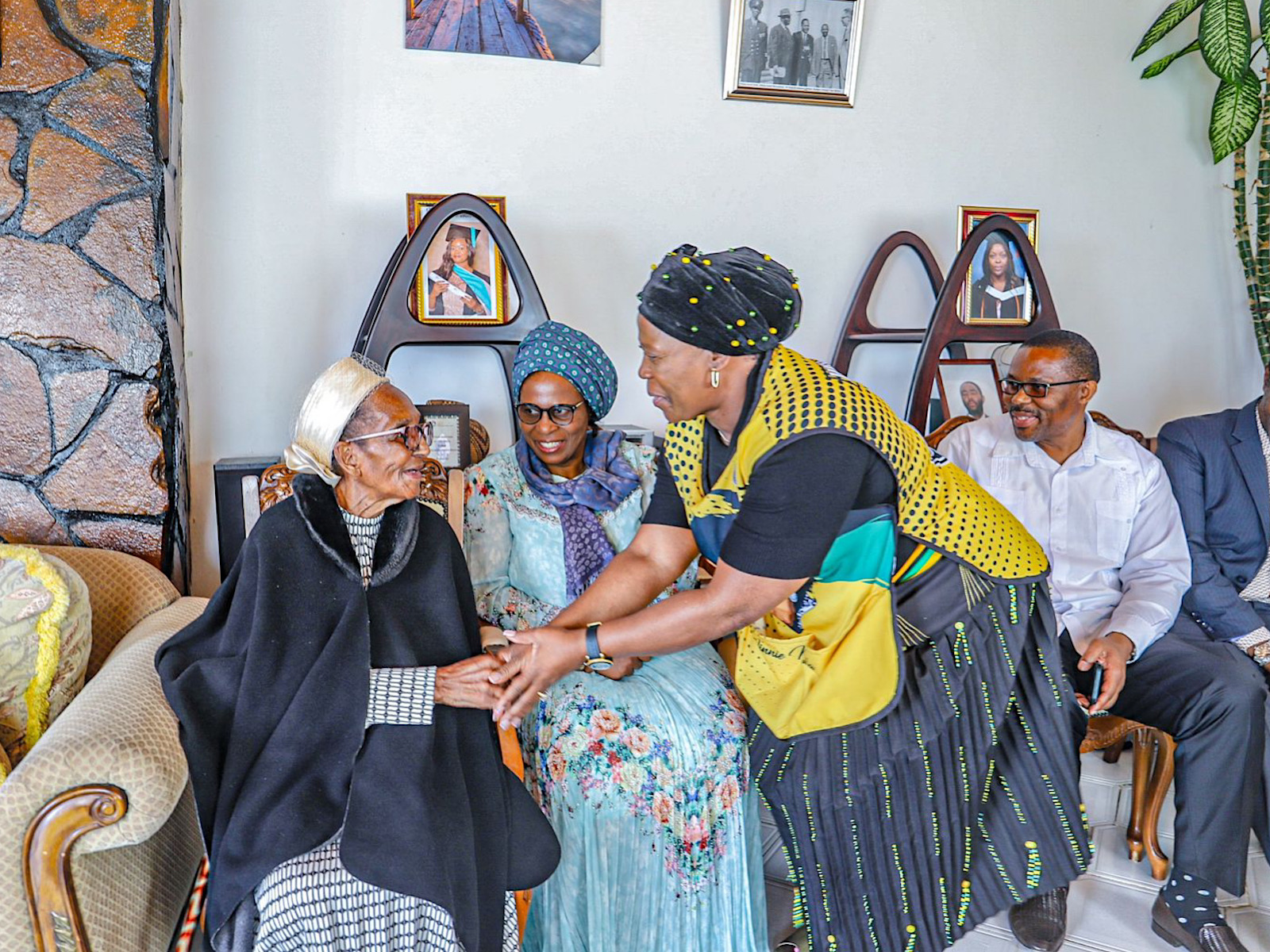 ANC women’s Zulu royal peace visit - Scrolla.Africa