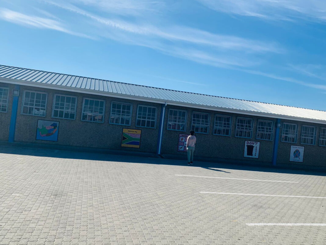 Armed robbers terrorise school - Scrolla.Africa