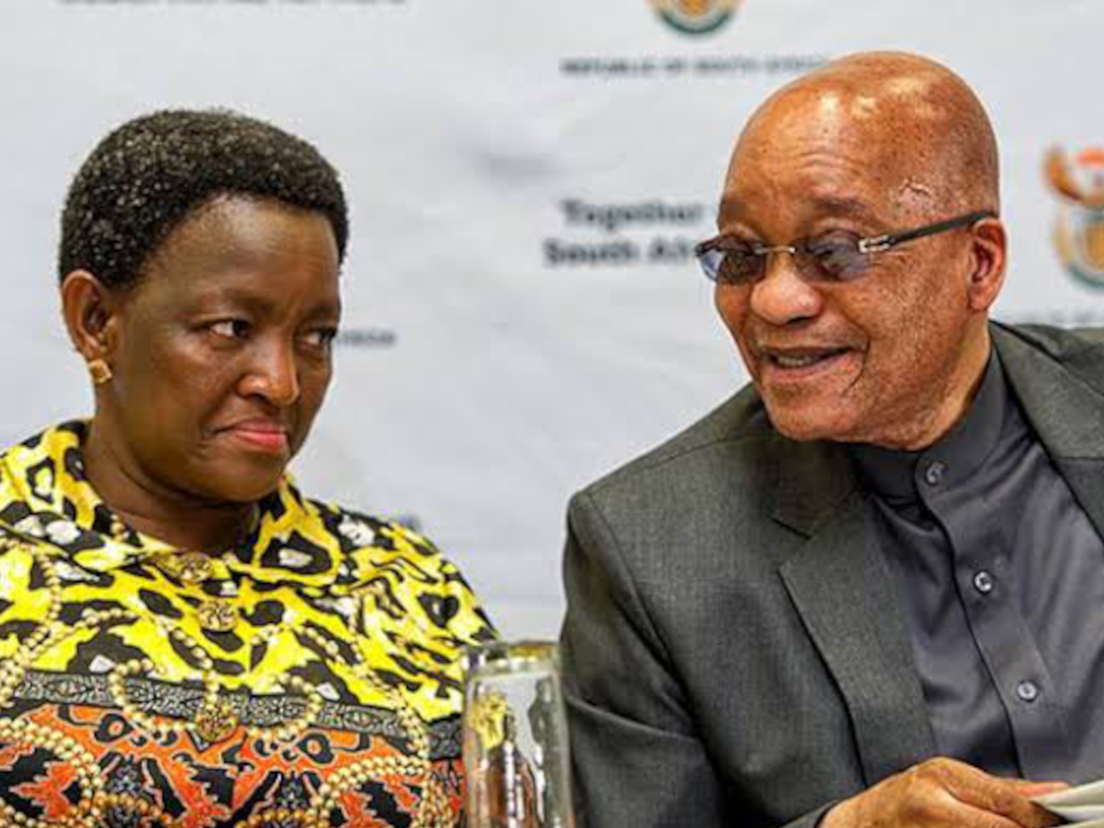 Bathabile beats the ANC drum and ignores Zuma - Scrolla.Africa
