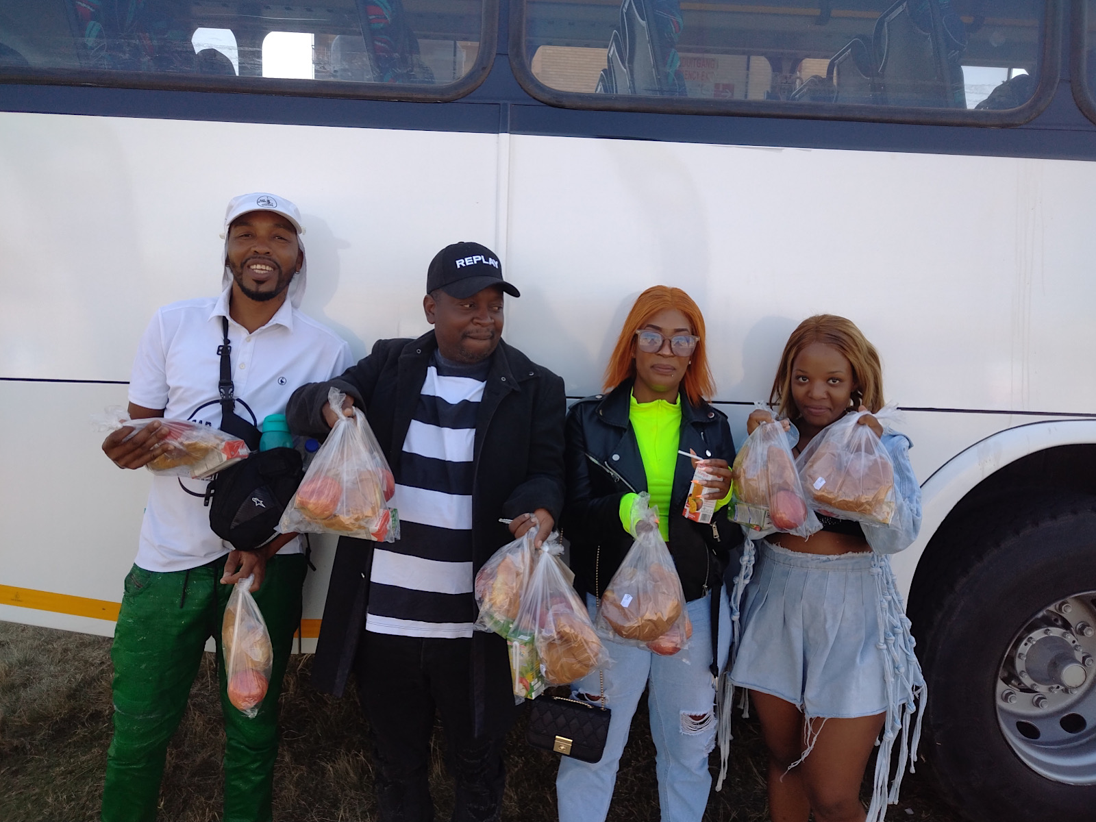 Angry artists claim DA paid them with ‘a lunchbox’ - Scrolla.Africa