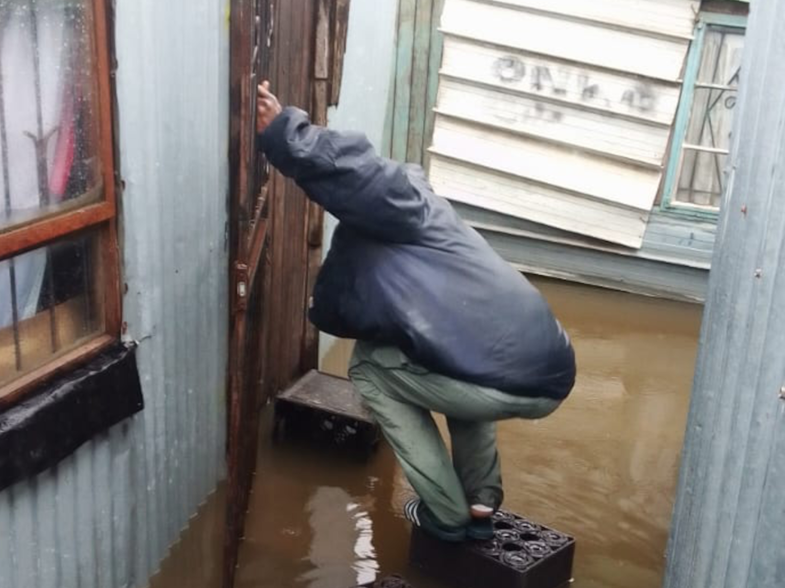 Heavy rain leaves thousands homeless - Scrolla.Africa