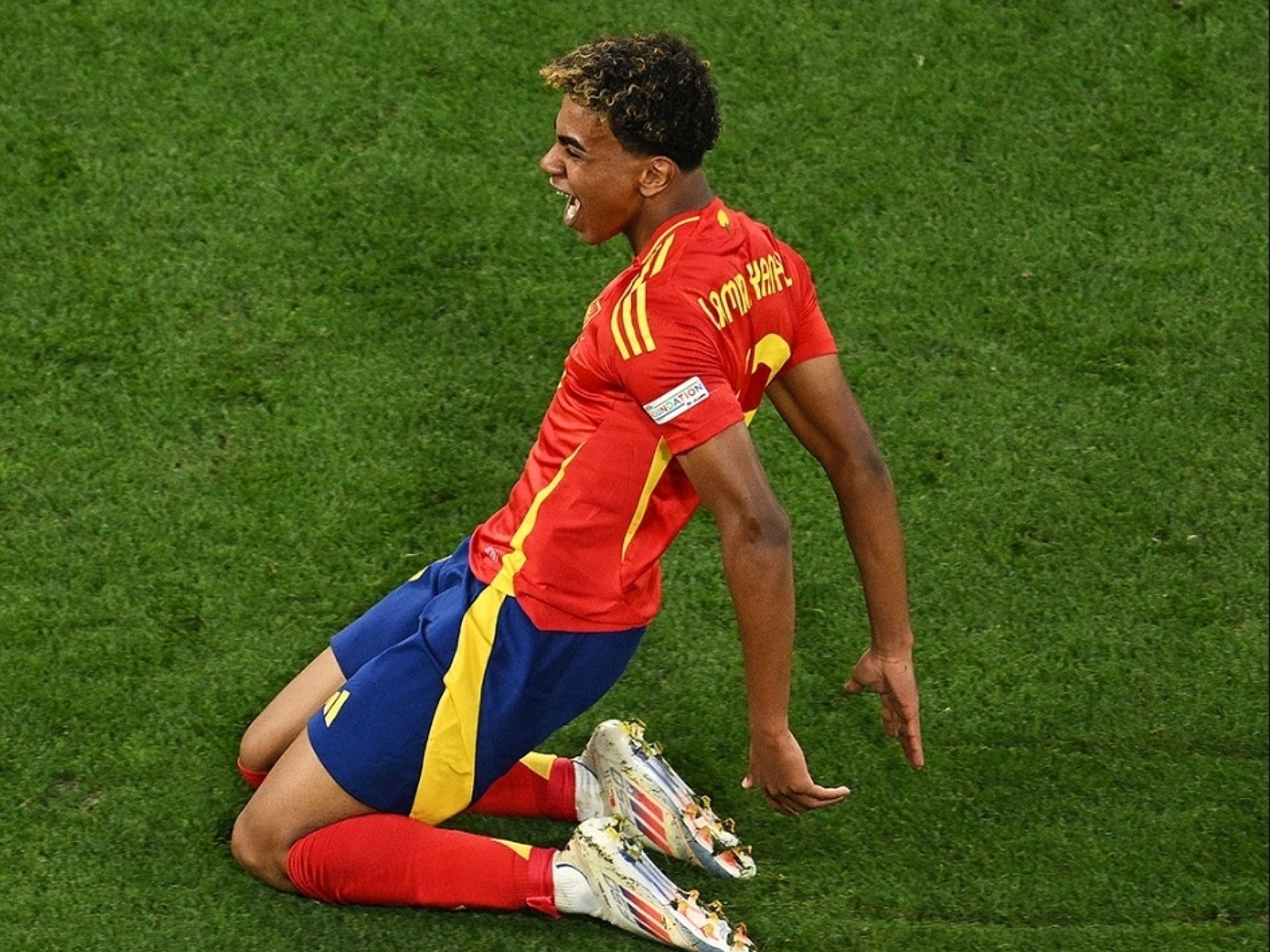 Spanish wonderkind sends them into the final! - Scrolla.Africa