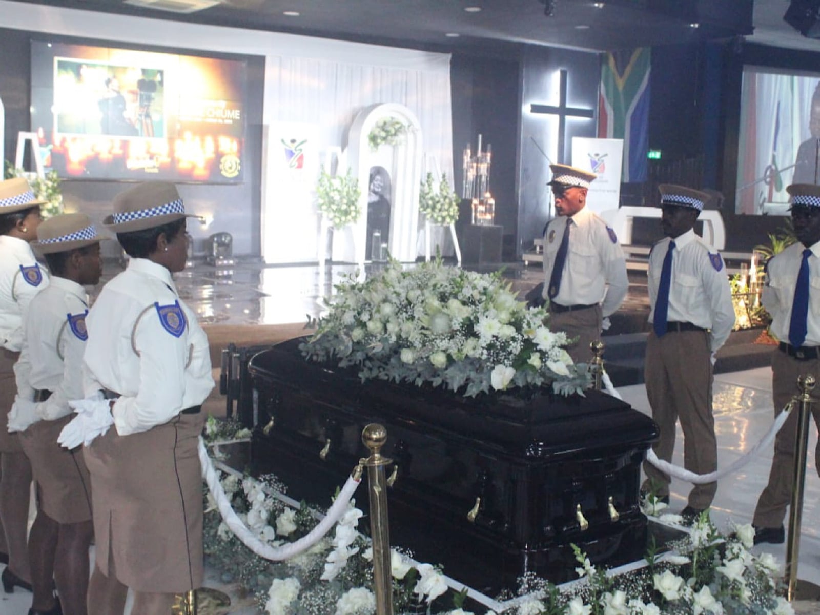 Legendary actress Connie Chiume laid to rest - Scrolla.Africa