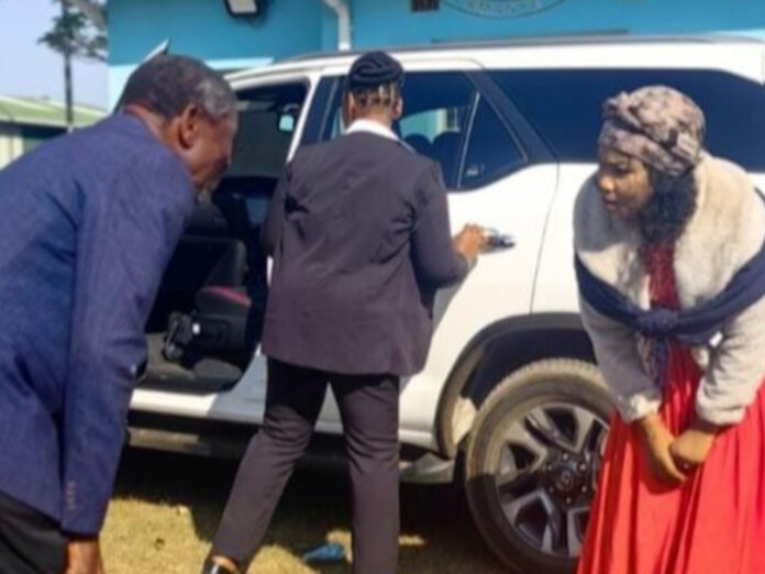 King Misuzulu names Queen Nomzamo as head of eMachobeni palace ...