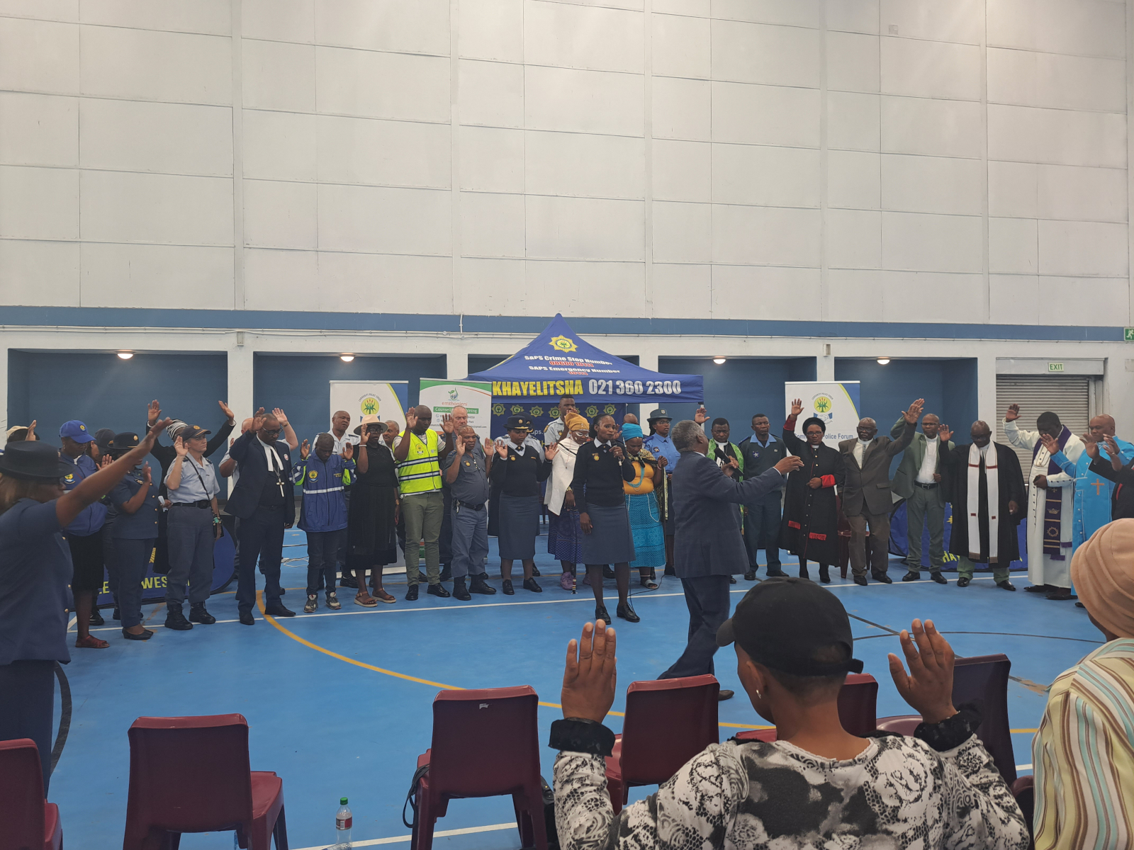 Khayelitsha cops and community pray for safe festive season - Scrolla ...
