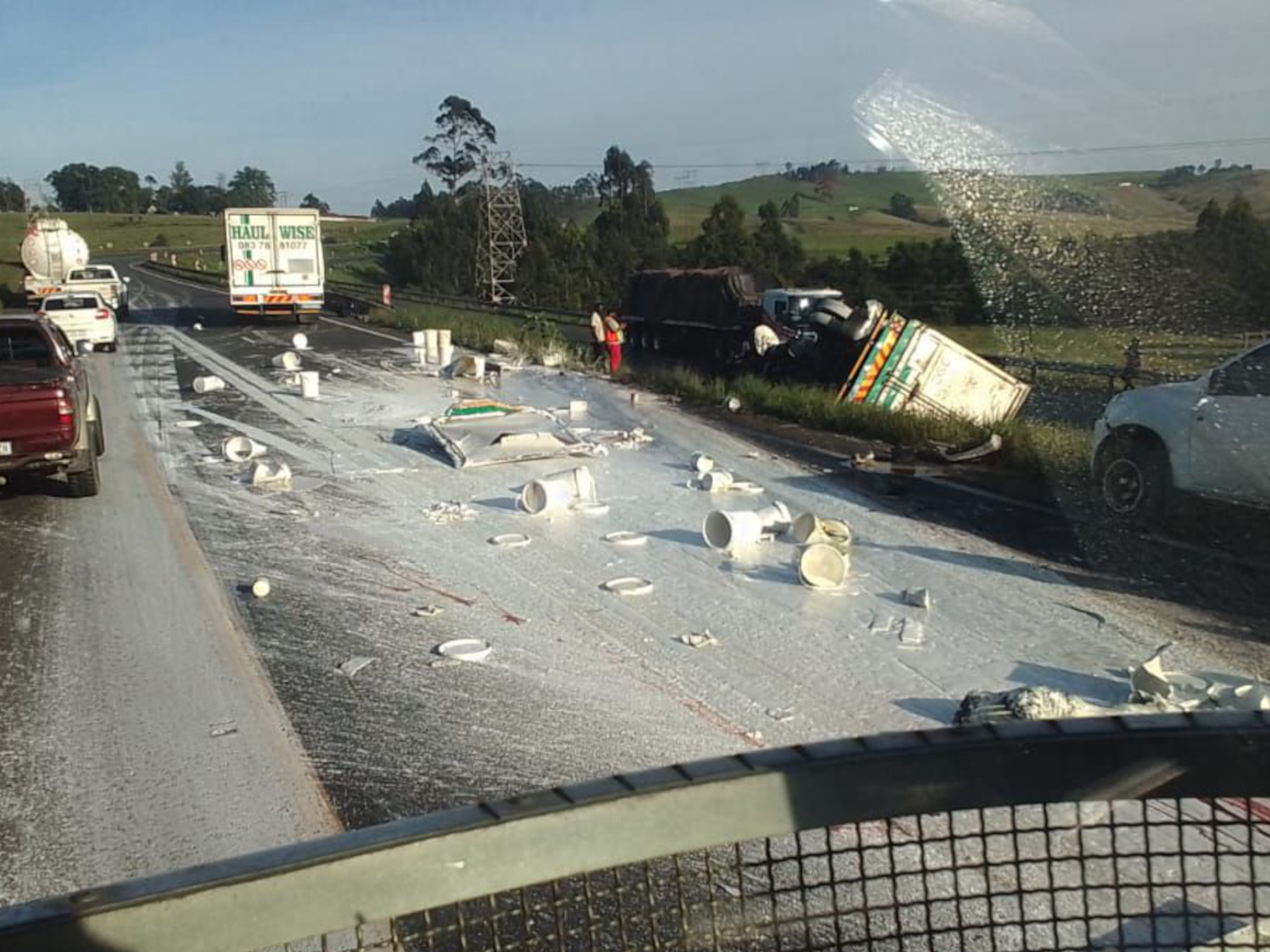Truck crash leaves road covered in buckets of paint - Scrolla.Africa