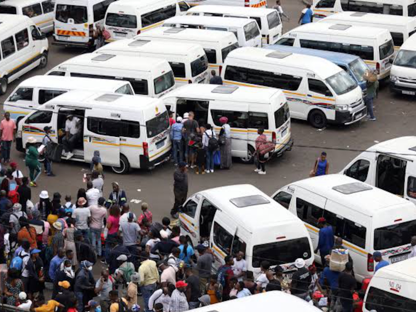 KZN taxi strike leaves thousands stranded - Scrolla.Africa