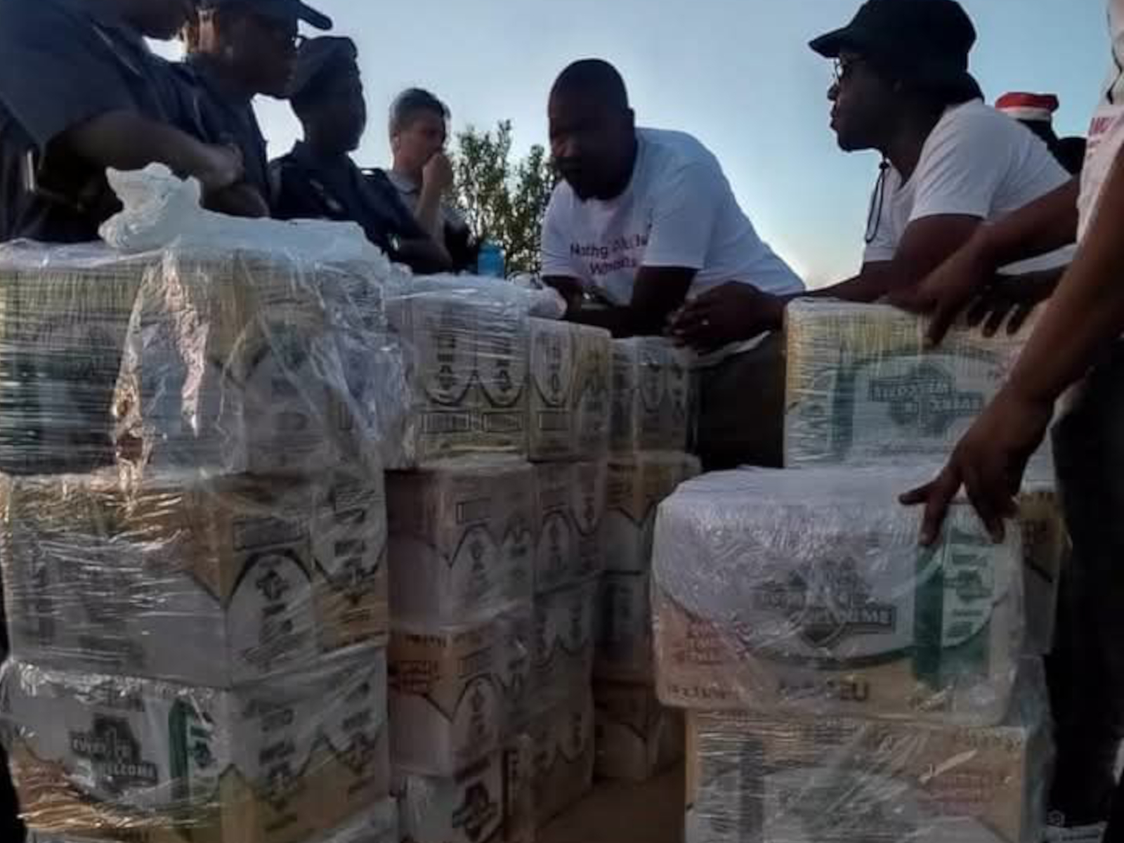 Stilfontein miners beg for roll-on and sauce - Scrolla.Africa