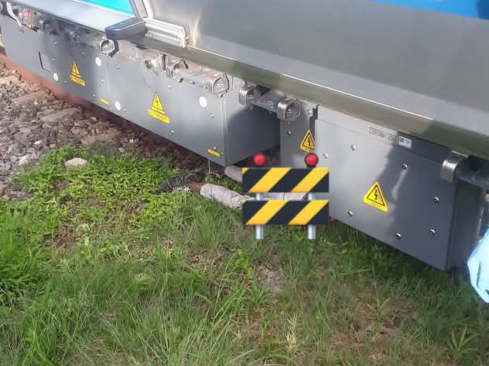 Man jumps in front of Soweto train | Scrolla.Africa