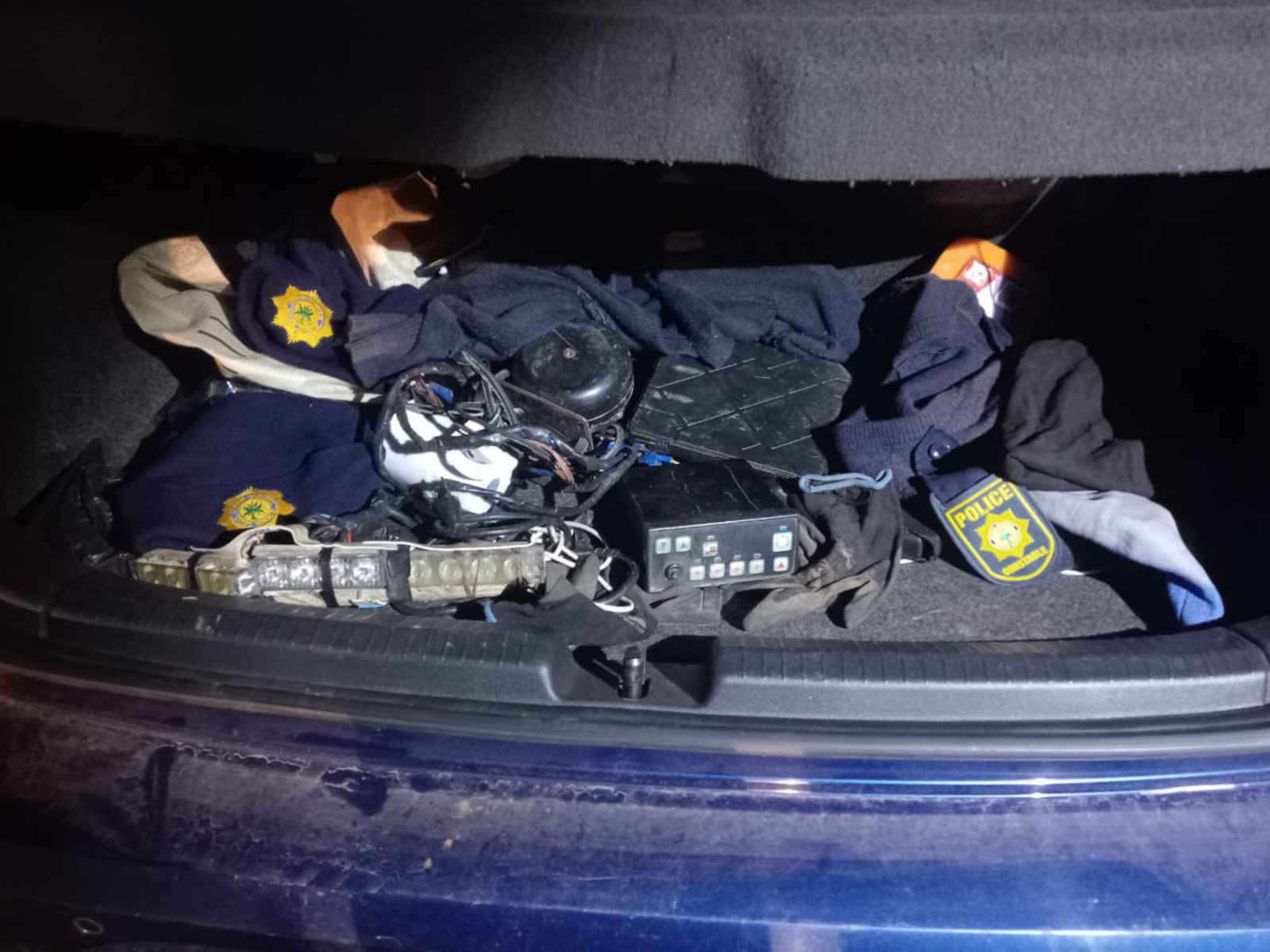 Police catch blue light gang with stolen cop uniforms - Scrolla.Africa