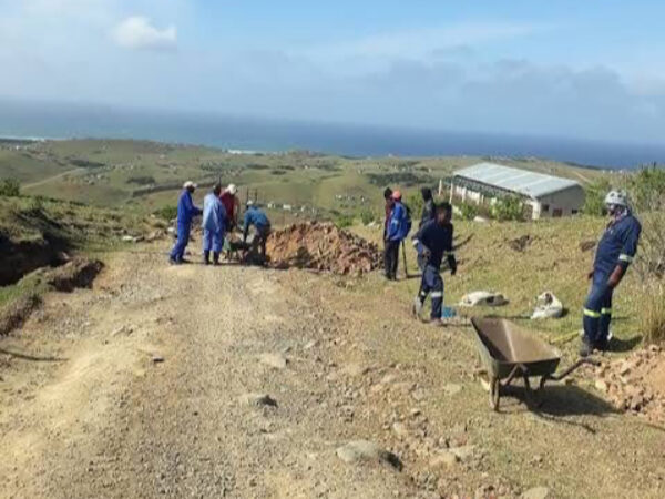 Elliotdale residents protest for proper roads - Scrolla.Africa