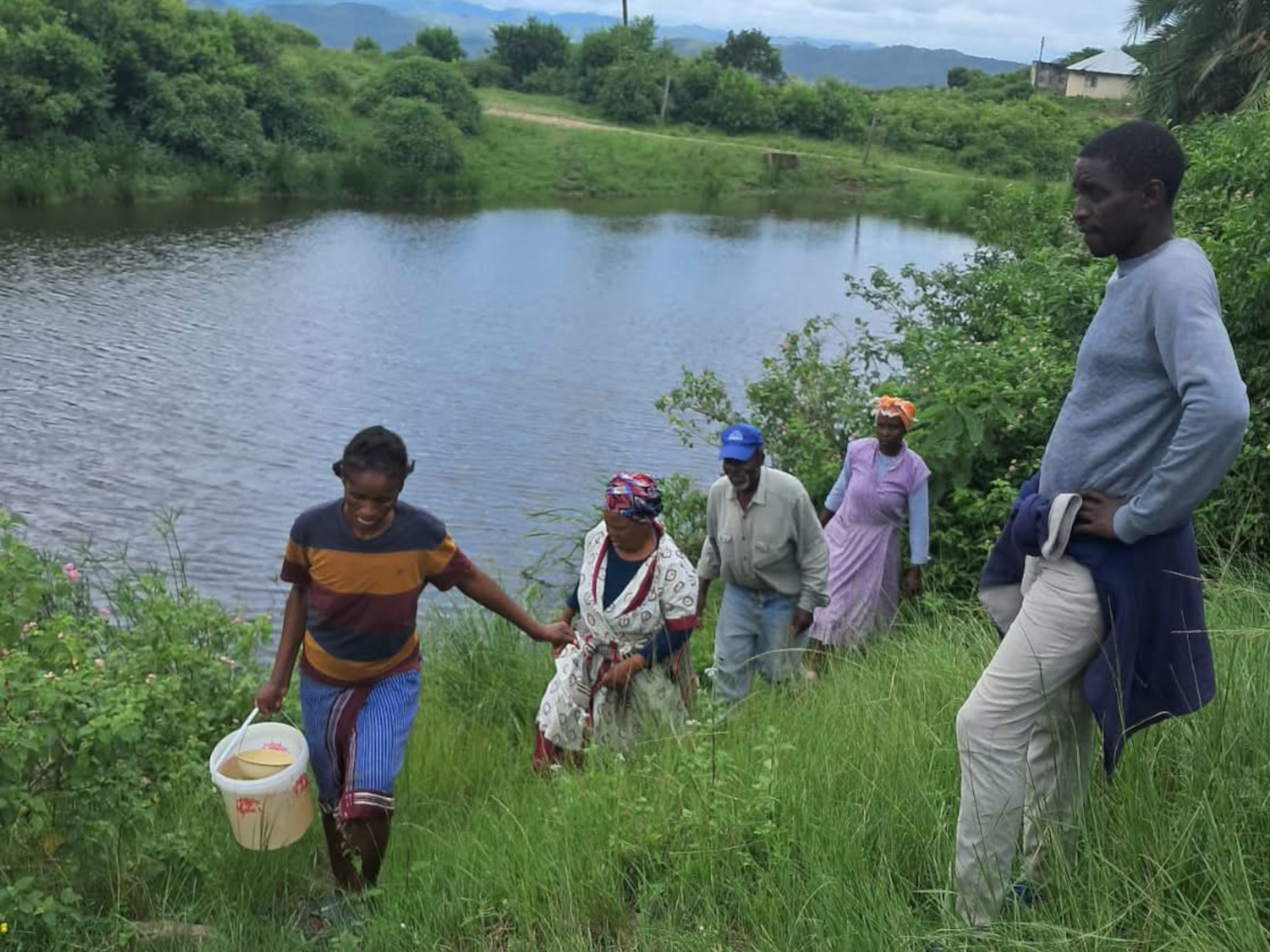 Three generations drink dirty dam water - Scrolla.Africa