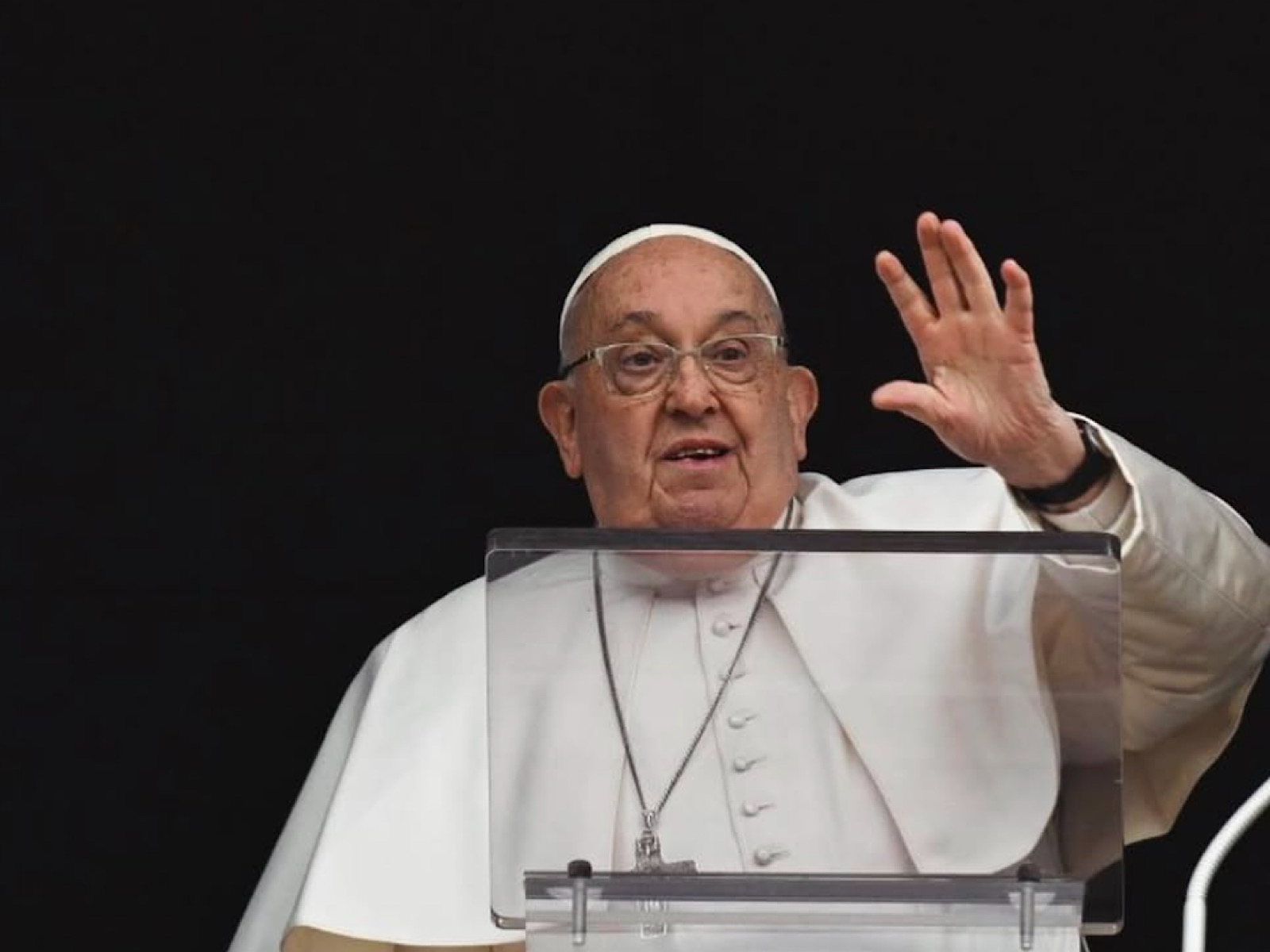 Pope Francis fights double lung infection | Scrolla.Africa