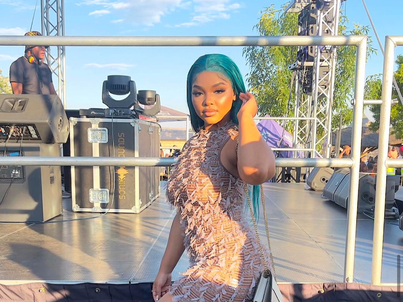 Mawhoo shares blessings with KZN school children | Scrolla.Africa