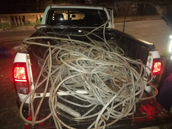 Cops run out of bullets in cable gang shootout - Scrolla.Africa