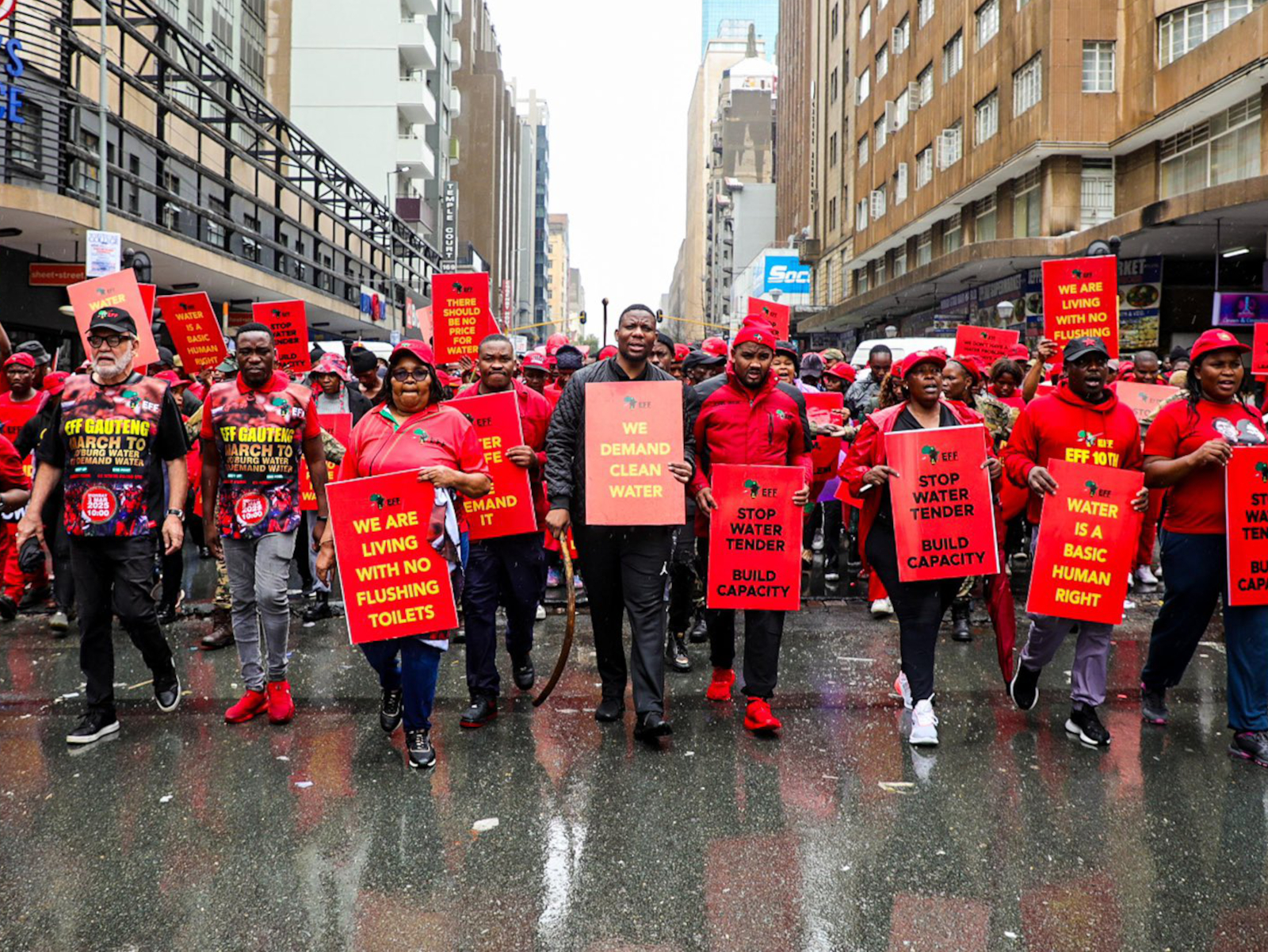 Rain fails to stop EFF water protest - Scrolla.Africa