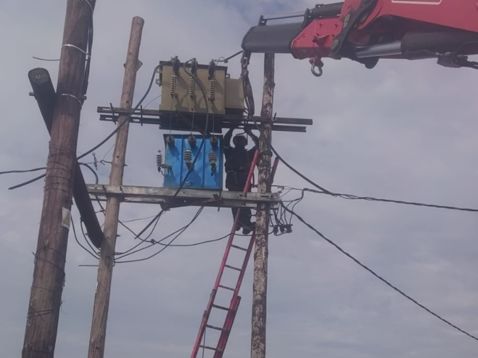 Police arrest man with 28 Eskom transformers - Scrolla.Africa