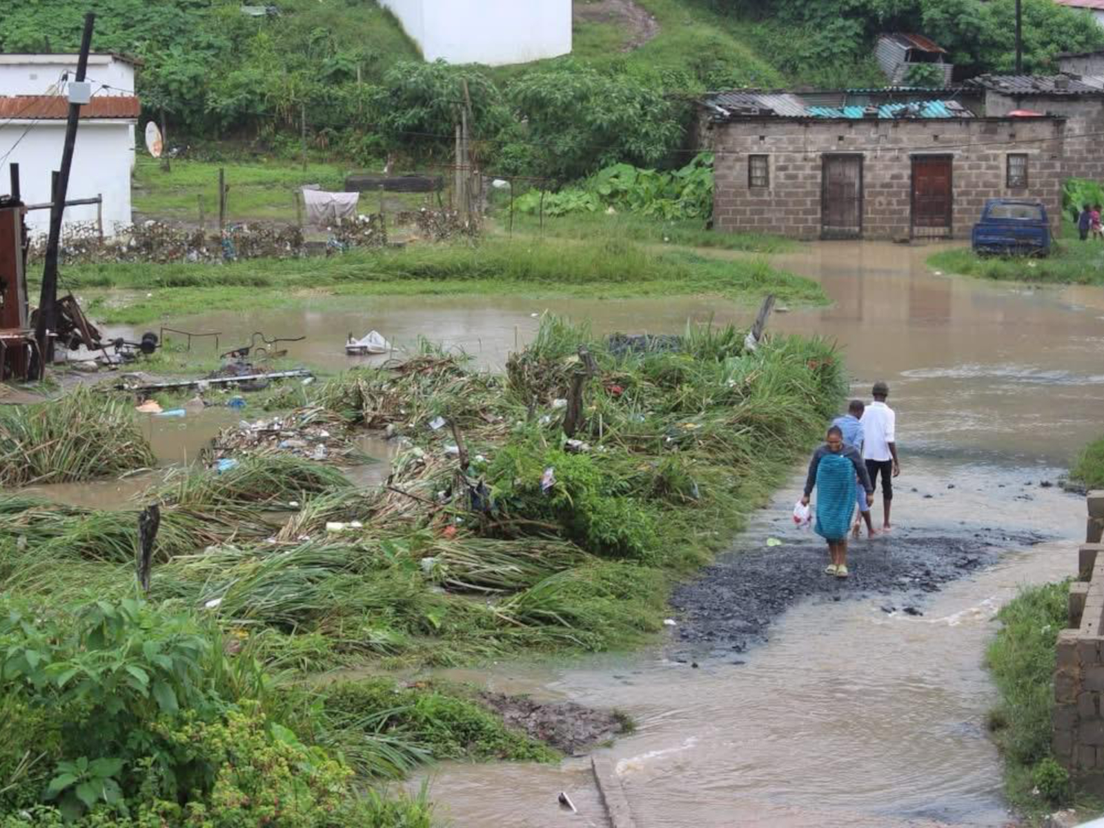 Floods damage roads and bridges in Eastern Cape - Scrolla.Africa
