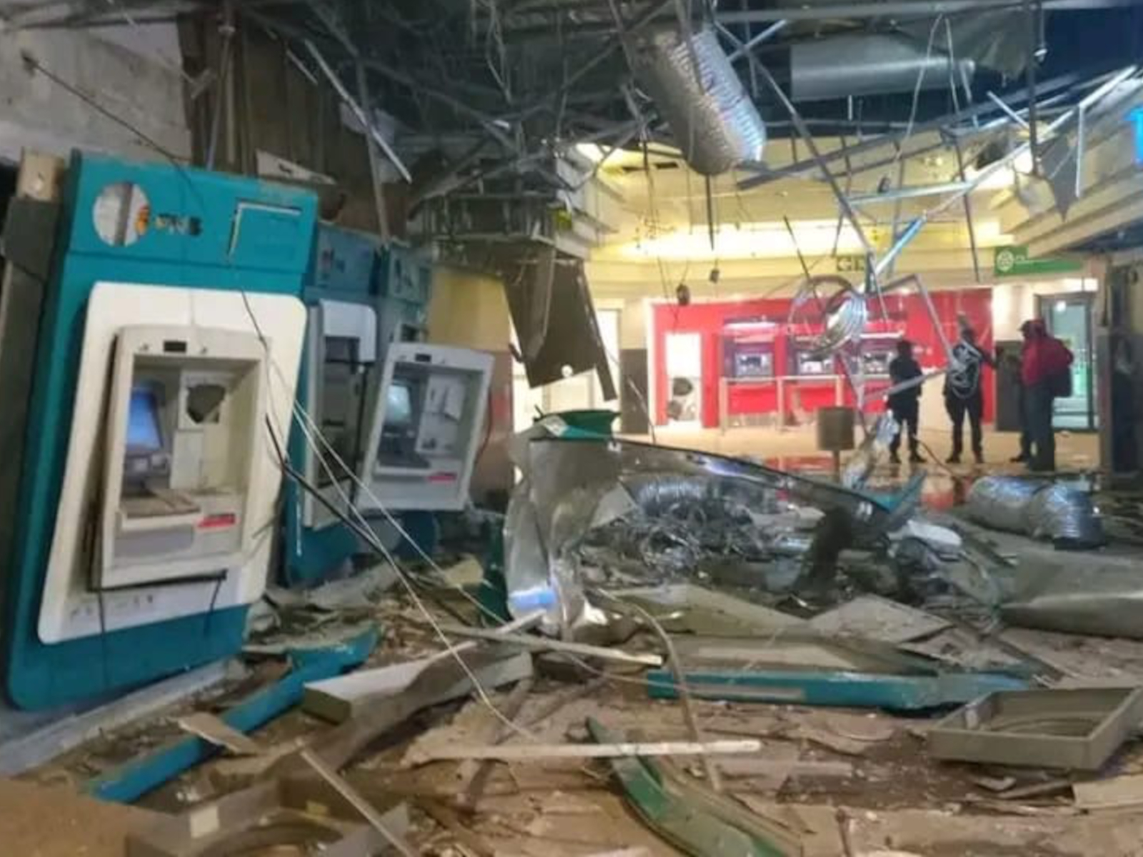 30 ATM bombers on the run after mall shootout - Scrolla.Africa