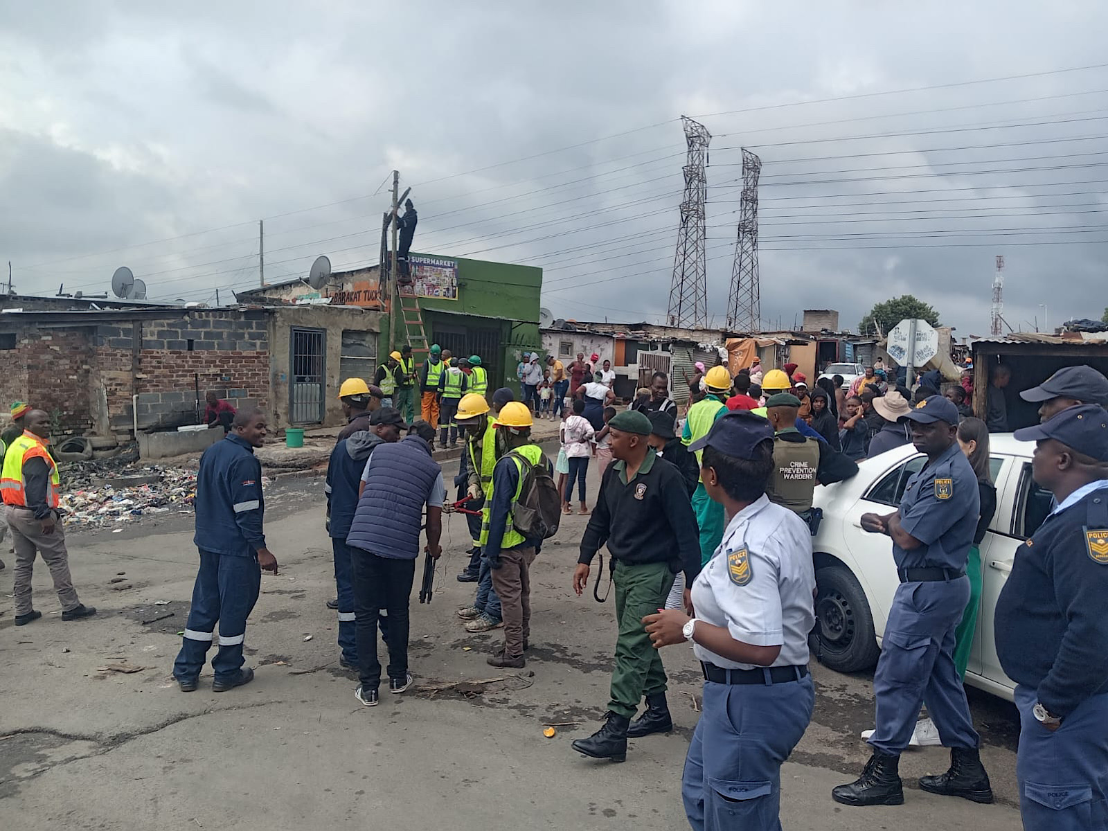‘We’ll reconnect again’ – Alexandra squatters fight City Power cuts ...