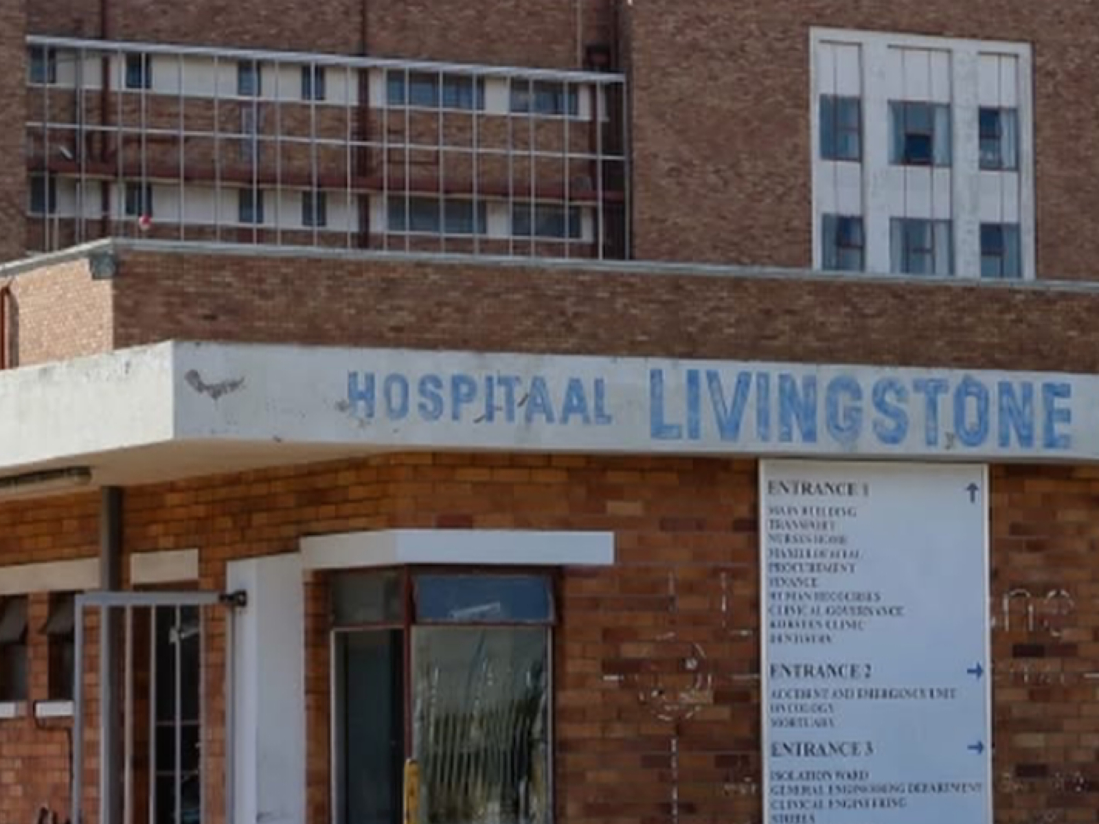 Hospital security guard crushed to death by falling gate | Scrolla.Africa