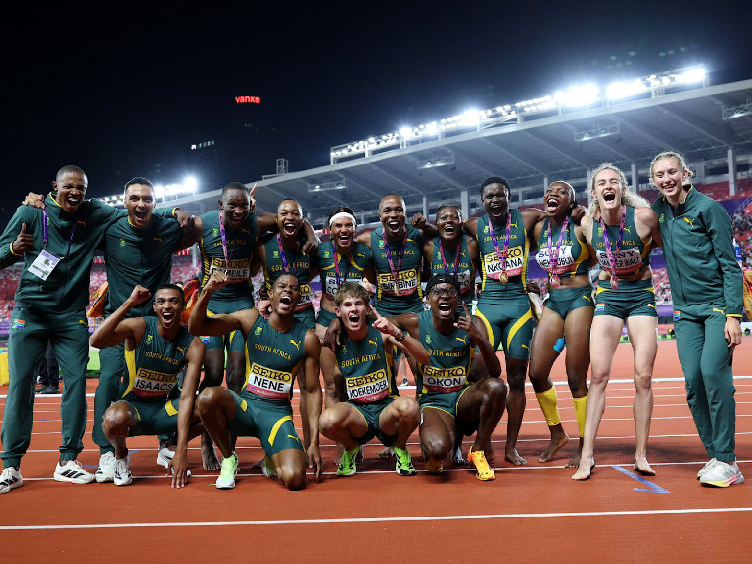 ‘Unstoppable’ Simbine leads SA to World Relay gold - Scrolla.Africa