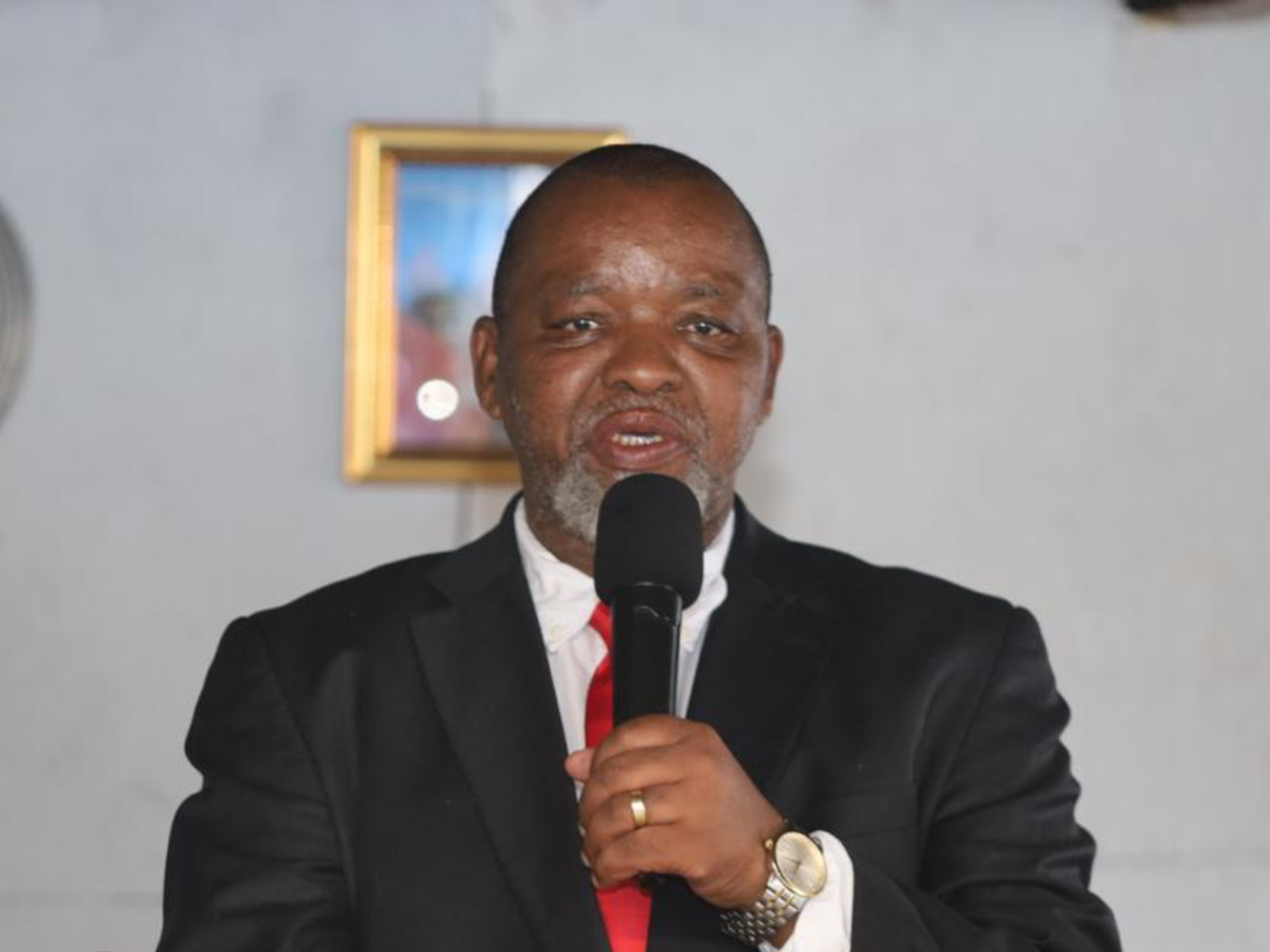 ‘The Tiger’ Mantashe left in charge as Ramaphosa flies to America ...