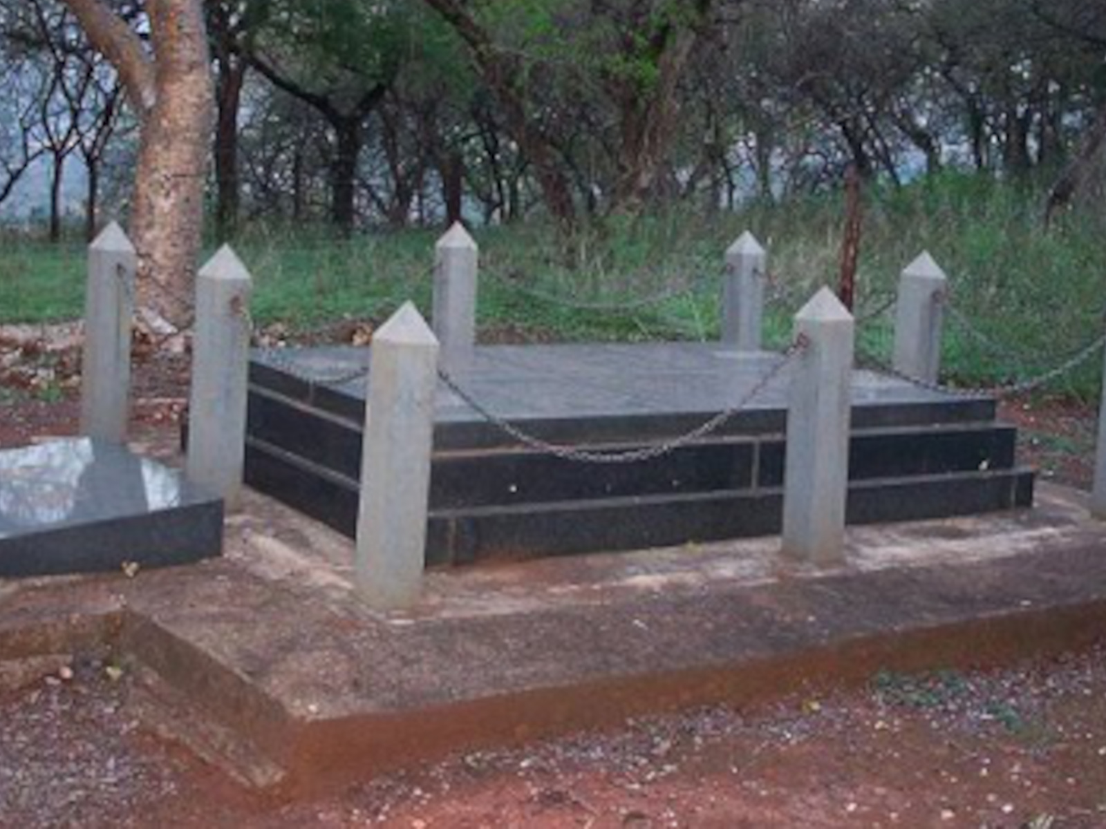 Grave of Zulu hero King Cetshwayo still left to rot - Scrolla.Africa