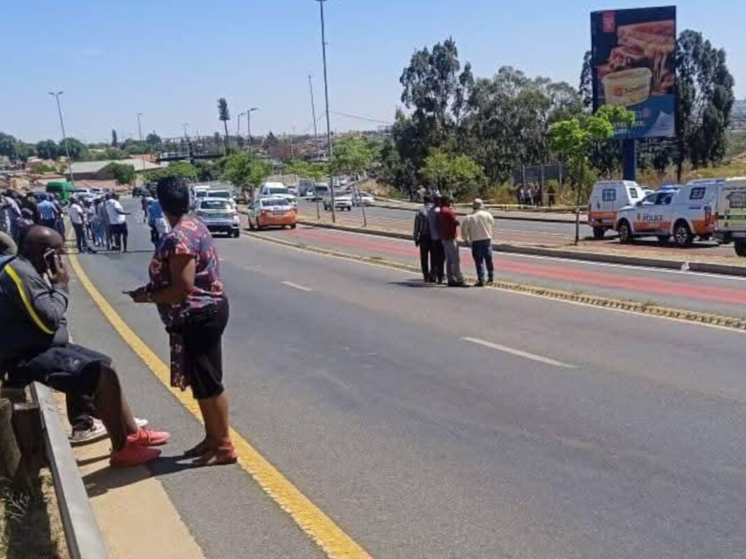 Gauteng taxi boss gunned down on Soweto highway - Scrolla.Africa