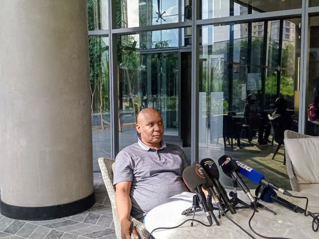 Top cop accused of sending armed officers to raid flat - Scrolla.Africa
