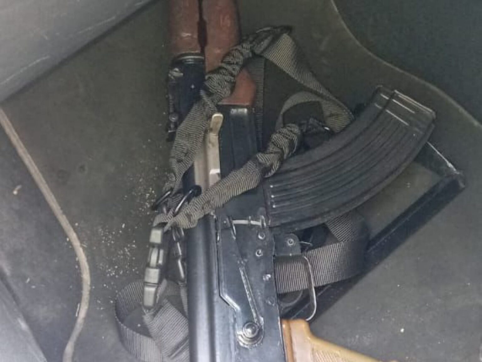 Police rescue cuffed man from gang posing as officers - Scrolla.Africa