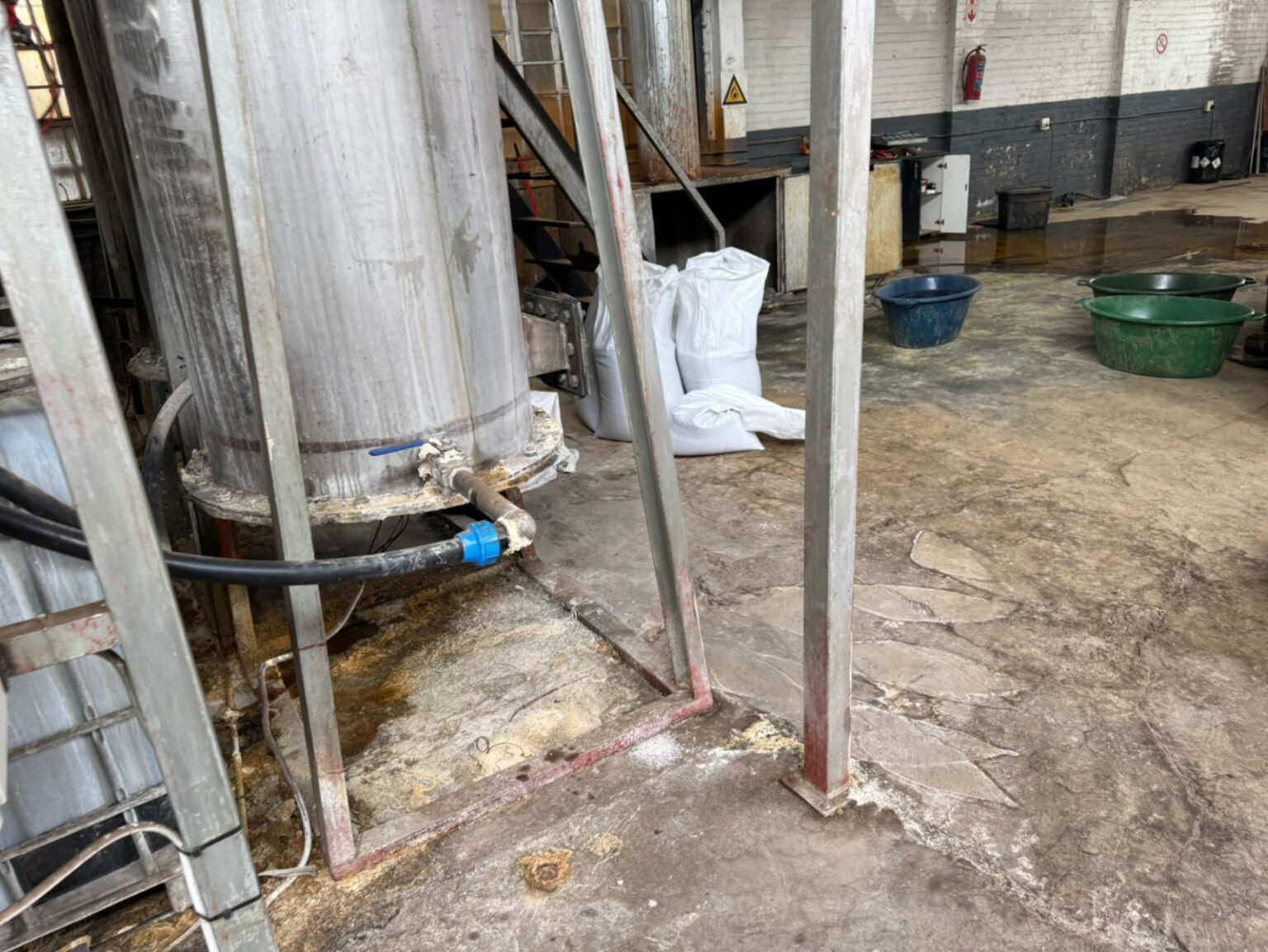 Cops shut zama zama gold hub in Booysens bust - Scrolla.Africa