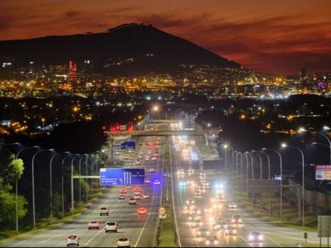 Streetlight sabotage throws Joburg into darkness before G20 Summit ...