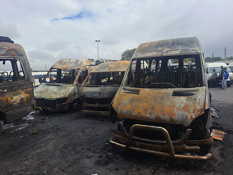 Cape Town taxi violence flares again after nine taxis torched - Scrolla ...